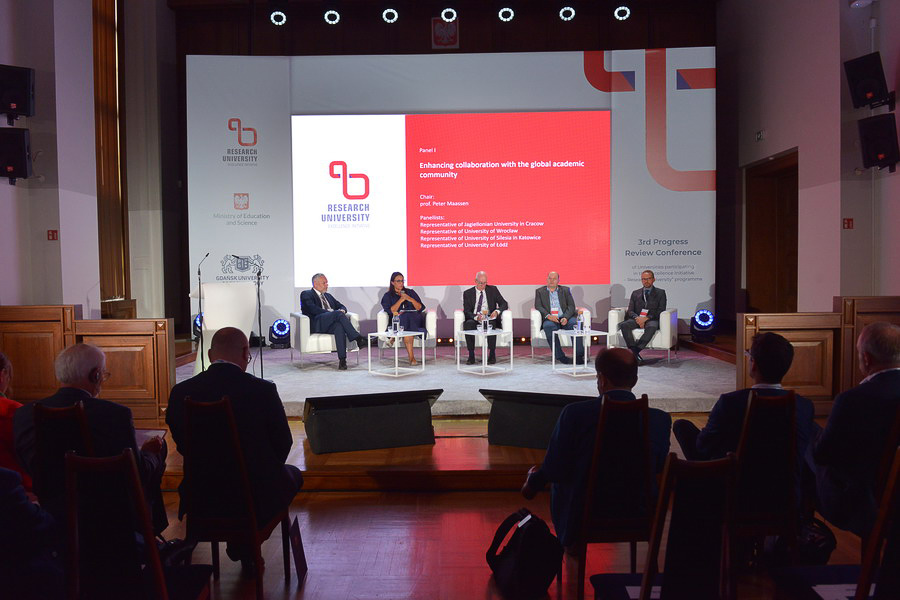 Three years of research universities in Poland. IDUB conference in ...