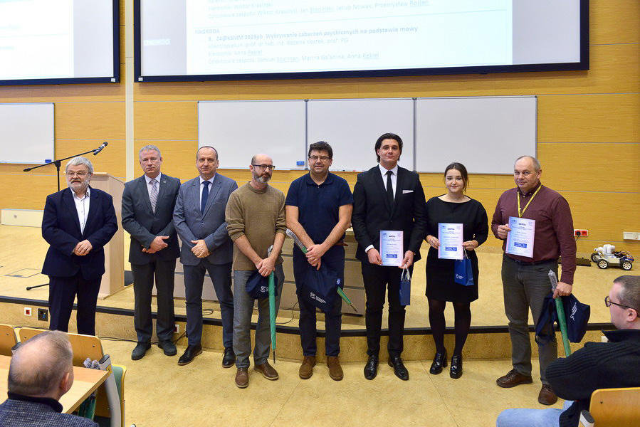 Roboty, aplikacje i sztuczna inteligencja. Projekty badawcze studentów ...