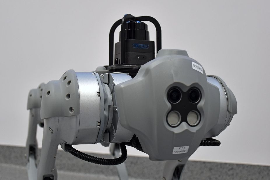 Nowy robot na WIMiO. Posłuży on studentom do nauki i badań | WIMiO ...